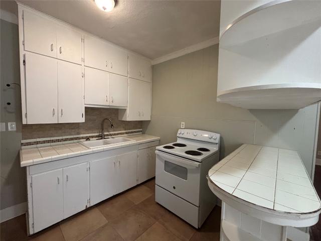 2216 Avenue O 1/2 UP