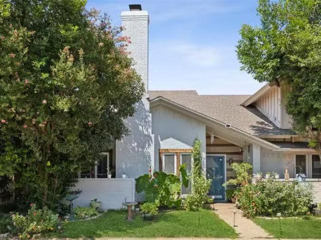 2216 Brigadoon Ct, Arlington, TX 76013 MLS# 20619001