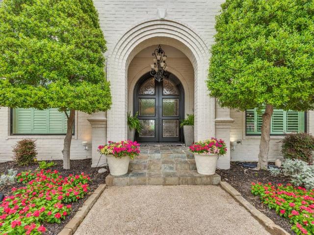 2216 Collins Path