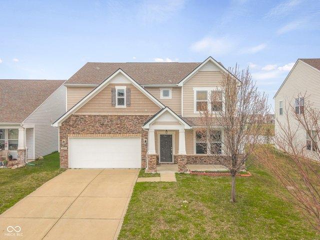 2216 Creek Bank Dr, Columbus, IN 47201