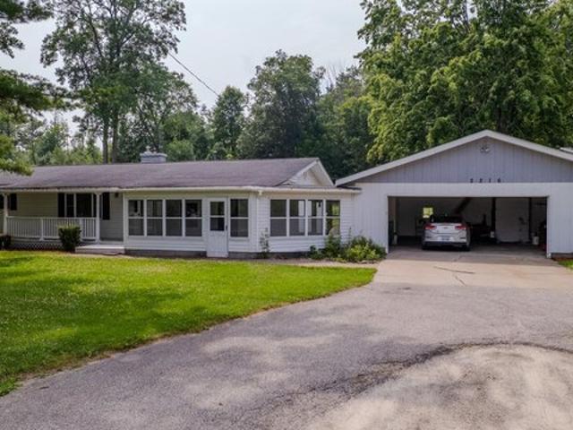 2216 Douglas Dr, Tawas City, MI 48763