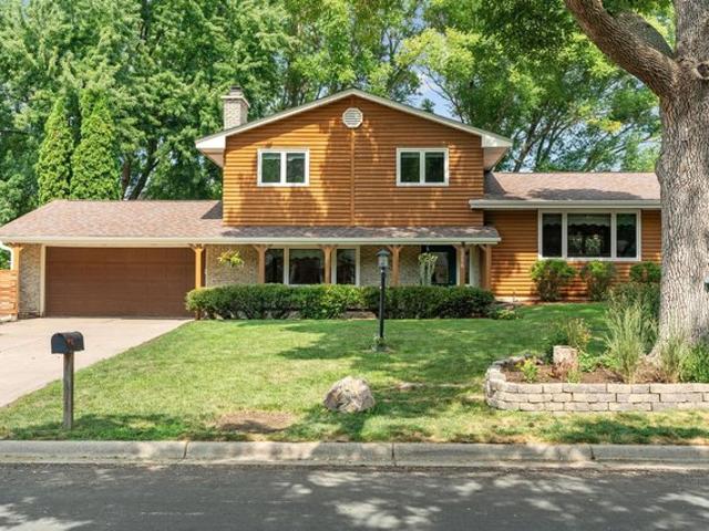 2216 E 114th St, Burnsville, MN 55337