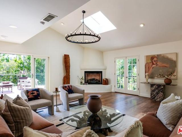 2216 E Live Oak Dr, Los Angeles, CA 90068