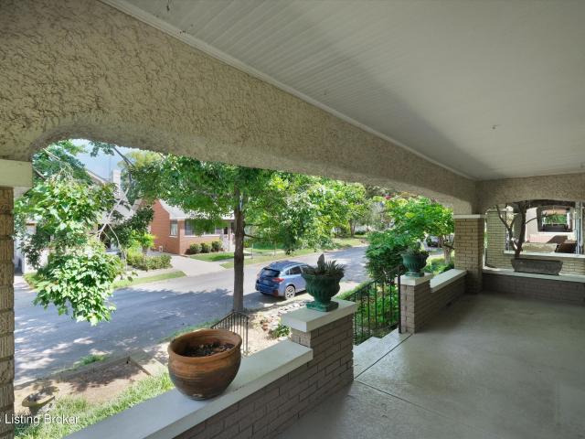 2216 Eastview Ave
