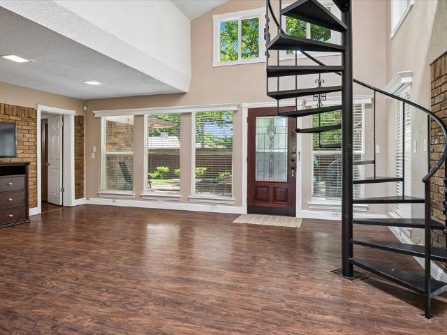2216 Grandview Drive