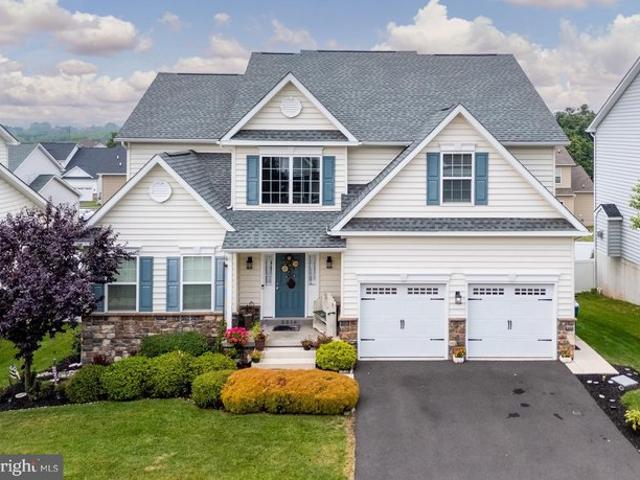2216 Sunnyvale Dr, Pennsburg, PA 18073