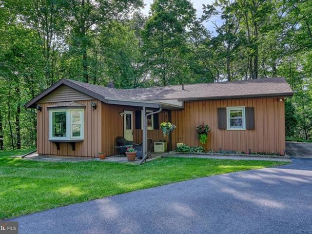 2216 S Galen Hall Rd, Reinholds, PA 17569