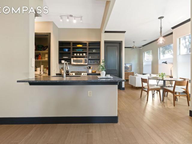 2216 Thornton Rd 211, Austin, TX