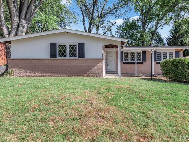 2216 W Adams St, Saint Charles, MO 63301