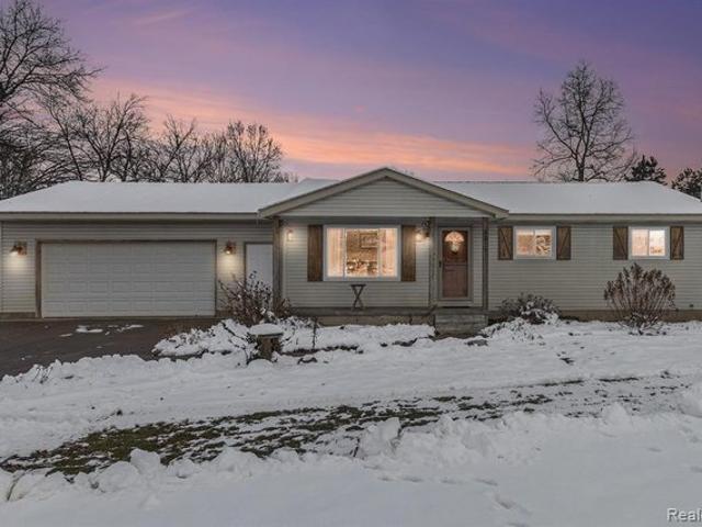 2217 Miark Dr, Oregon, MI 48446