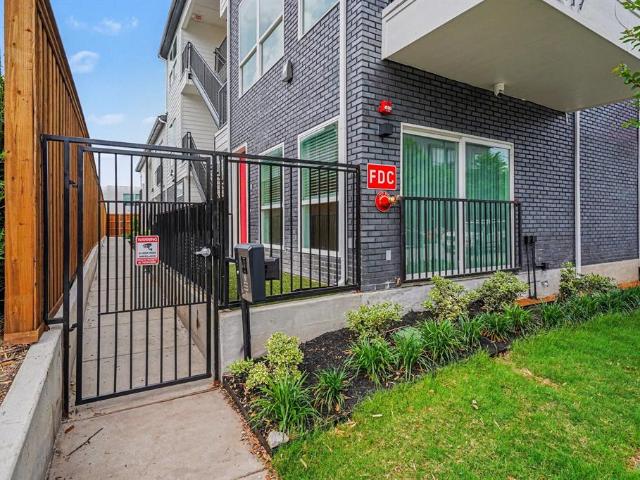 2217 N Fitzhugh Avenue # 202