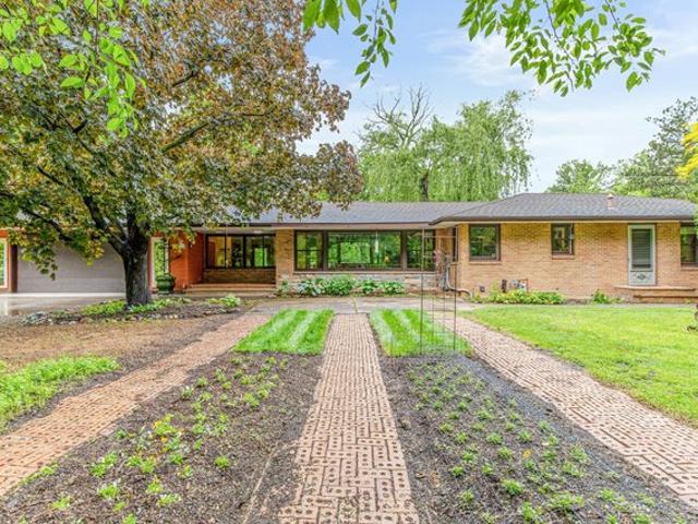 2217 Oakview Ln N, Plymouth, MN 55441