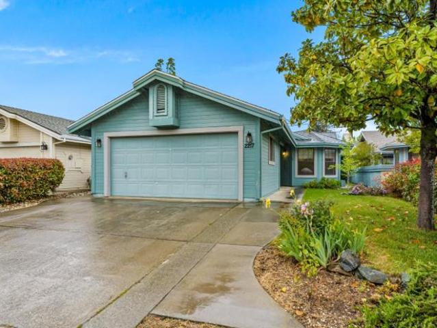 2217 Corral Dr, Auburn, CA 95603