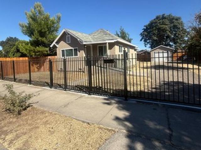2217 E Hazelton Ave, Stockton, CA 95205
