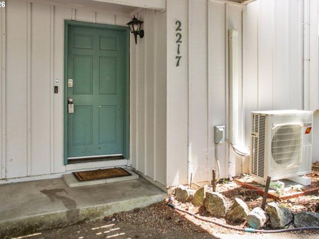 2217 Hawkins Ln, Eugene, OR 97405