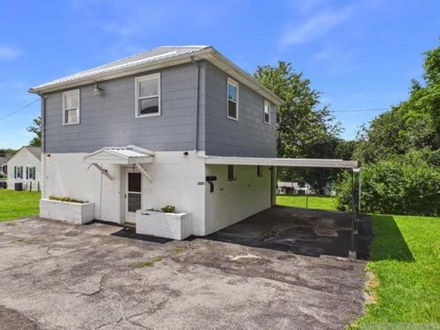 2217 Hemlock Hl, Bluefield, WV 24701