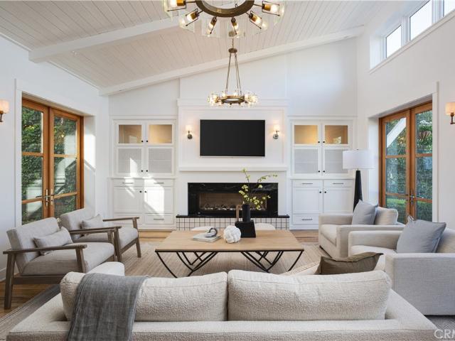 2217 Laurel Pl, Newport Beach, CA 92663 | MLS #NP26041 | Compass