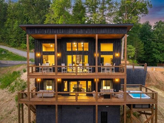 2217 Legend Dr, Sevierville, TN 37876