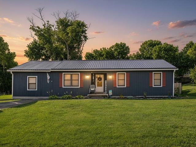2217 Redbud Ln, Paris, KY 40361