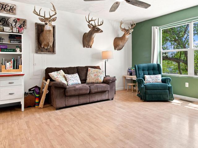 2217 W Volunteer Way