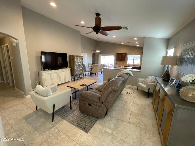 22185 e calle de flores