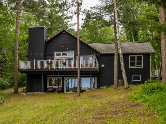 22186 Glacial Ridge Trail