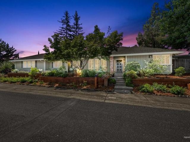2218 McLaren Dr, Roseville, CA 95661