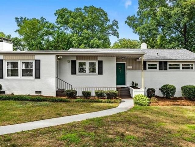 2218 Oak Hill Dr, Greensboro, NC 27408