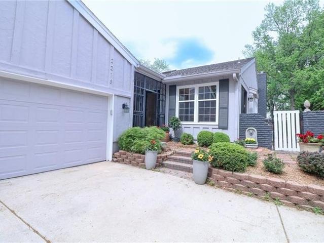 2218 Condolea Ter, Leawood, KS 66209
