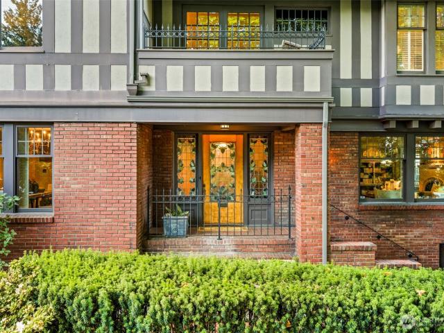 2218 E Prospect Street