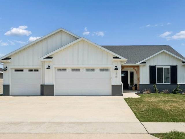 2218 Fawn View Dr, Asbury, IA 52002