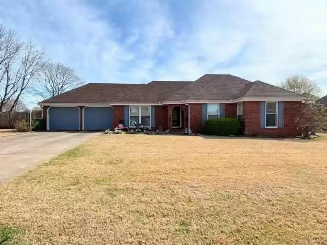 2218 JACKSON AVE, MUSCLE SHOALS, AL 35661 Single Family Reside.