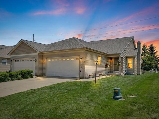 2218 Pebblebrook Ln, Urbana, IL 61802