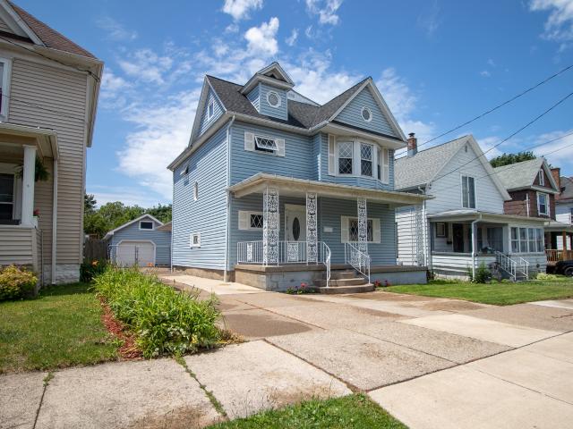 2218 POPLAR Street