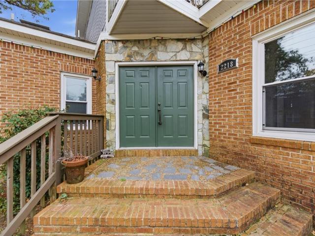 2218 Vicker AVE