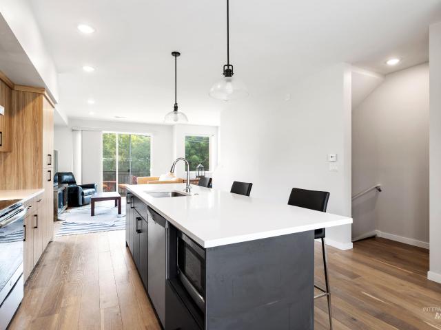 2218 W Kootenai