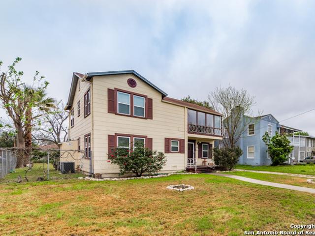 2218 W Mistletoe Ave
