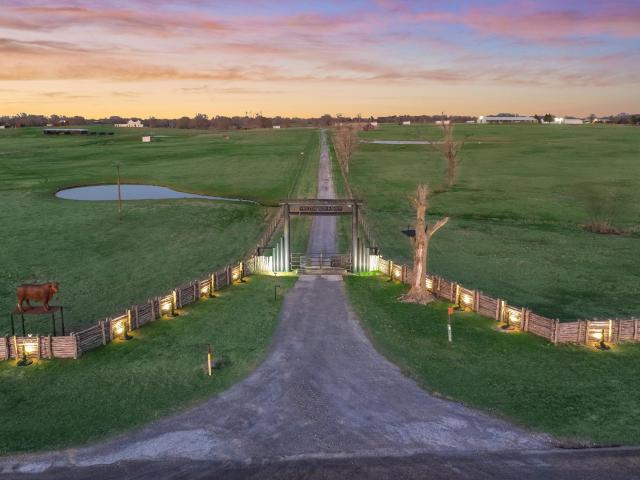 22199 Interstate Highway 45 Feeder N