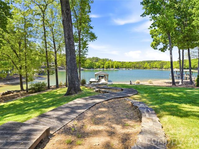 2219 Metcalf Drive
