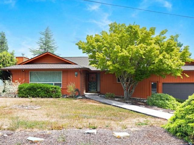 2219 NW Troost St, Roseburg, OR 97471