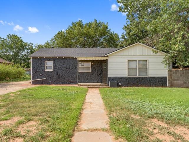 2219 N 5th St, Tahoka, TX 79373