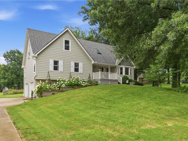 2219 N Whitney Rd, Independence, MO 64058