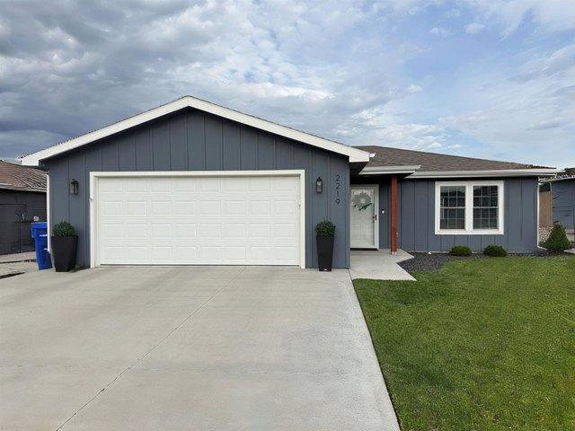 2219 Cumberland Dr, Hays, KS 67601