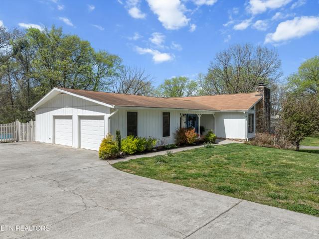 2219 Canterbury Circle