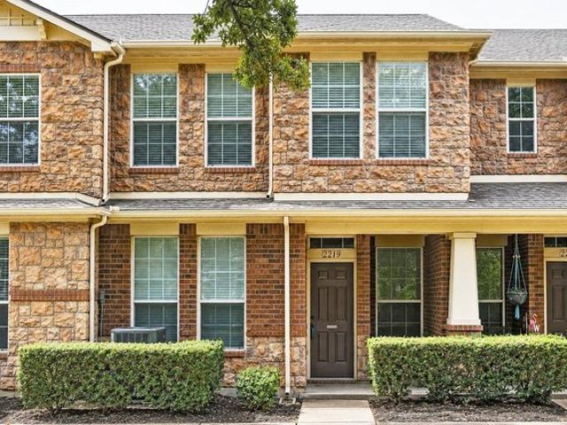 2219 Glacier Park Ln, Grand Prairie, TX 75050