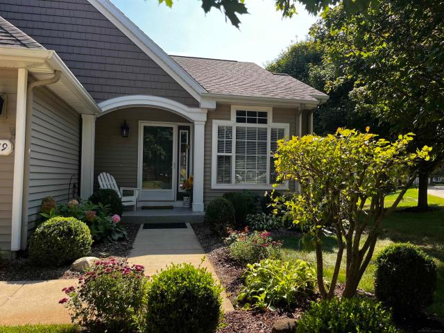 2219 Gray Oak Cove