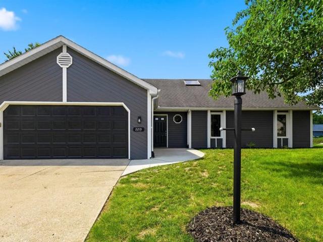 2219 Lima Valley Dr, Fort Wayne, IN 46818