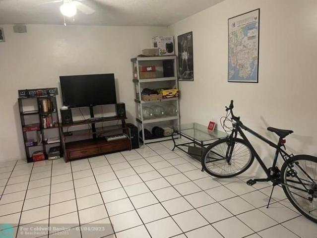 2219 Polk St #9A, Hollywood, FL 33020