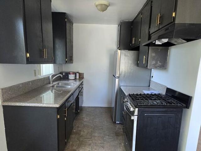 2219 S Crenshaw Boulevard 5