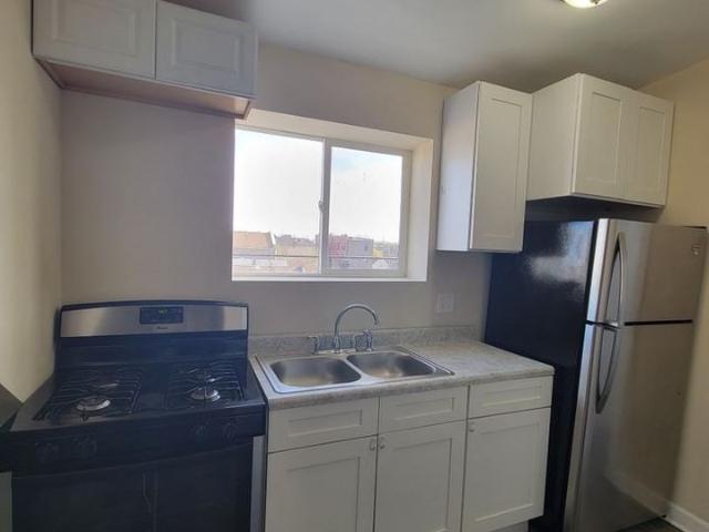 2219 S. Oakley 1 Bedroom Apartment for Rent at 2219 S Oakley Ave, Chicago, IL 60608 Lower West Side